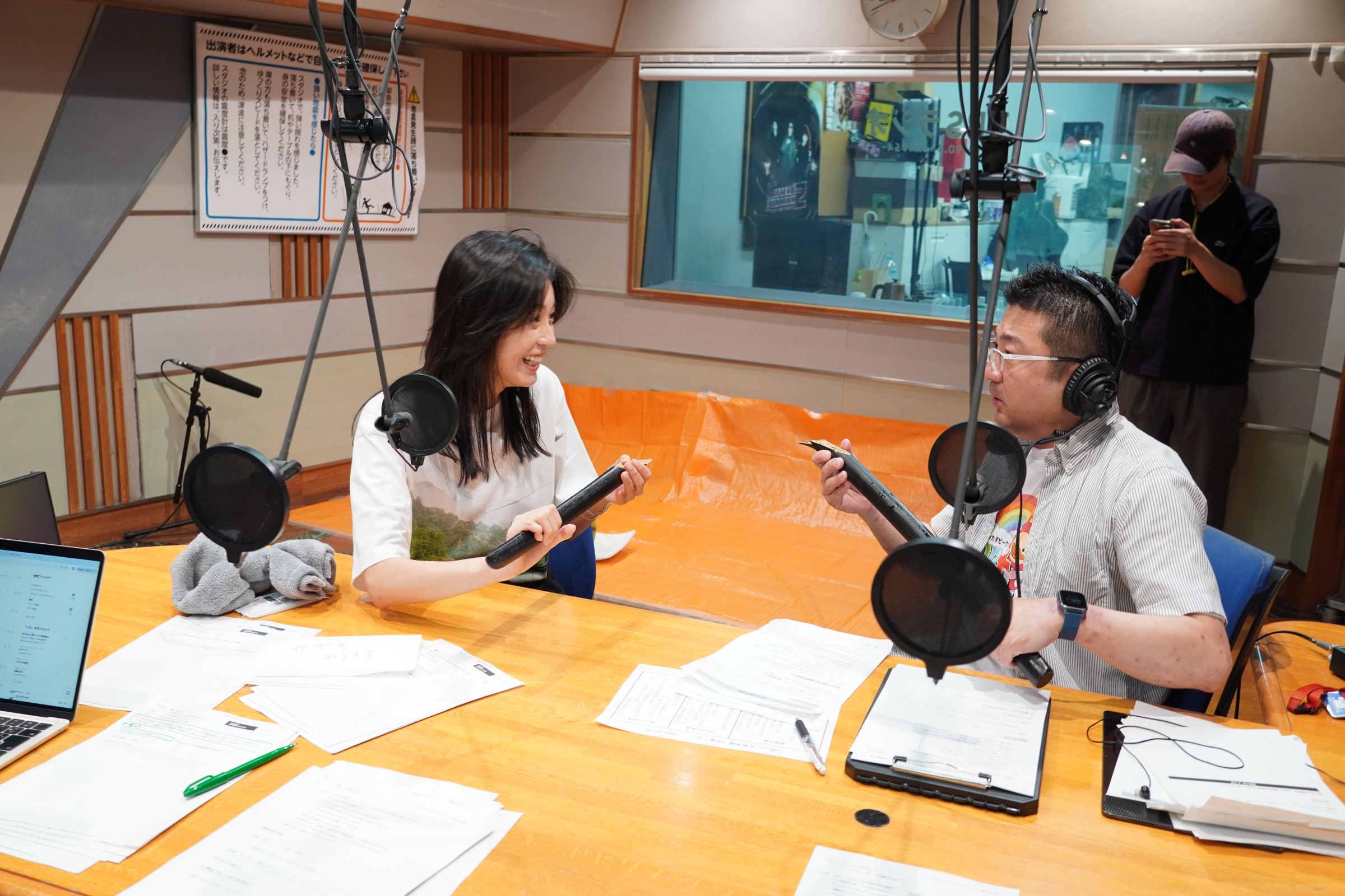 OBS大分放送の村津孝仁アナがスイカ割り実況 in 東京！まさか木刀真っ二つ！？ | TBSラジオ